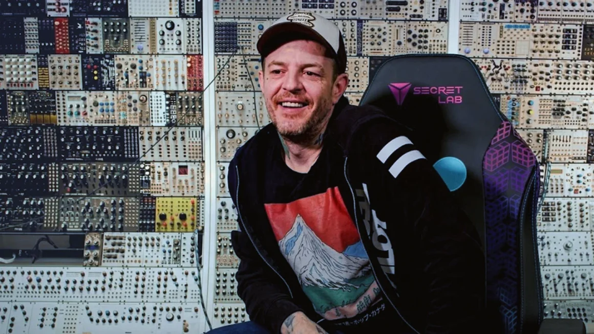 What is Deadmau5's new Autopilot custom DJ software?
